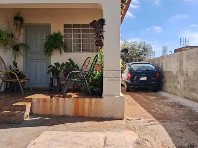 Casa para venda em Centro de 173.00m² com 3 Quartos, 1 Suite e 3 Garagens