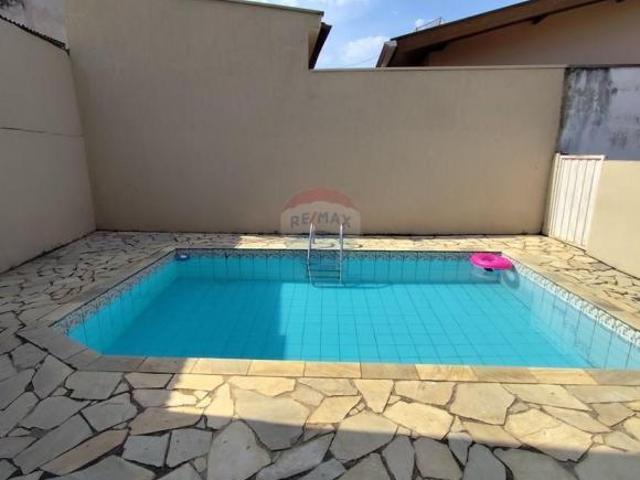 Casa para venda em Centro de 171.00m² com 3 Quartos, 1 Suite e 3 Garagens
