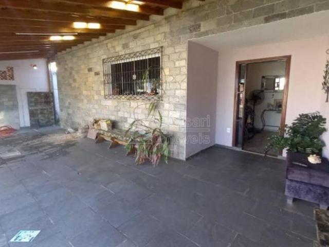 Casa para venda em Centro de 172.00m² com 2 Quartos, 1 Suite e 2 Garagens