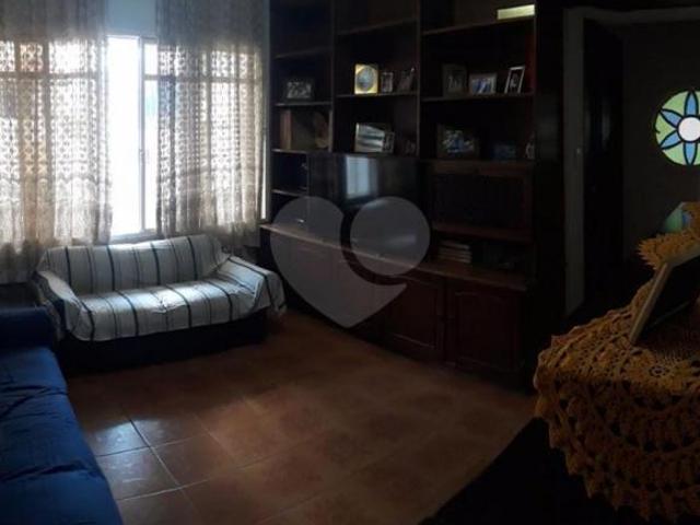 Casa para venda em Centro de 178.00m² com 3 Quartos e 3 Garagens