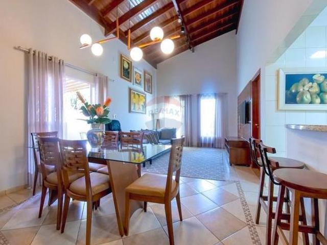 Casa para venda em Centro de 180.00m² com 2 Quartos, 2 Suites e 2 Garagens