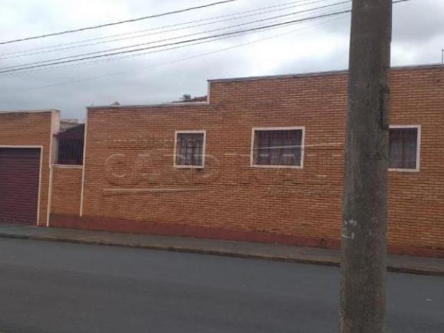 Casa para venda em Centro de 182.00m² com 2 Quartos e 3 Garagens