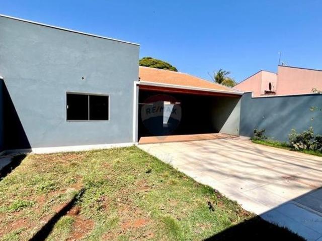 Casa para venda em Centro de 182.00m² com 3 Quartos, 1 Suite e 5 Garagens
