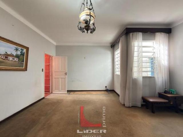 Casa para venda em Centro de 185.80m² com 3 Quartos e 3 Garagens
