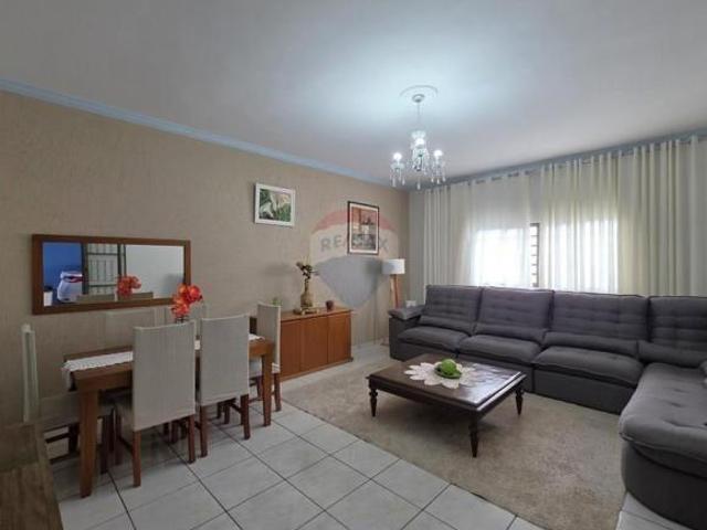 Casa para venda em Centro de 190.00m² com 4 Quartos e 2 Suites
