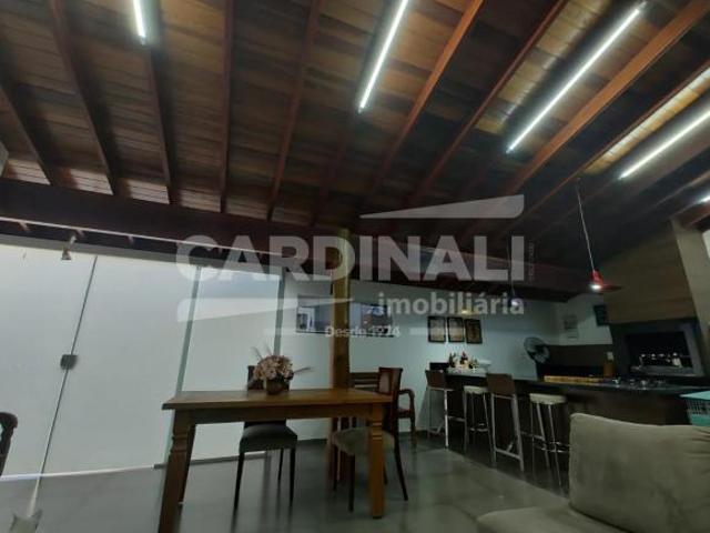 Casa para venda em Centro de 192.00m² com 3 Quartos, 1 Suite e 1 Garagem