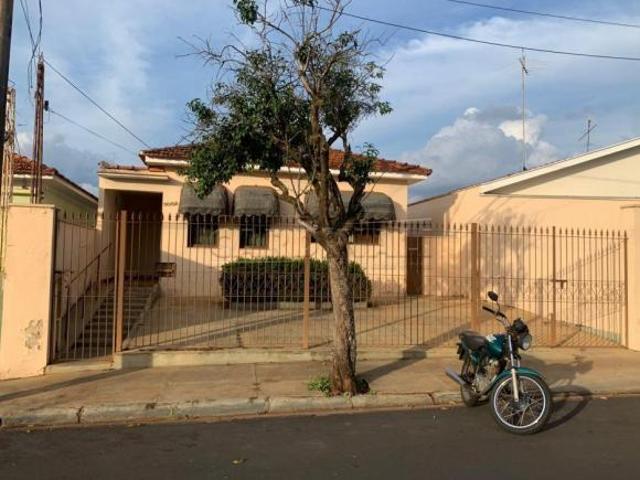 Casa para venda em Centro de 195.00m² com 2 Quartos, 1 Suite e 1 Garagem