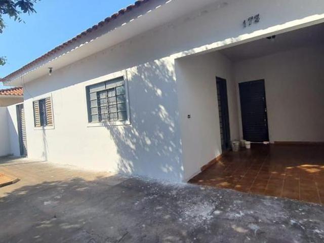 Casa para venda em Centro de 110.00m² com 3 Quartos, 1 Suite e 2 Garagens