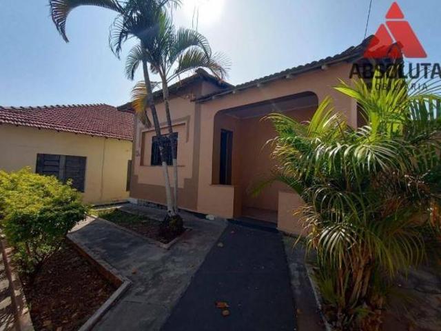 Casa para venda em Centro de 112.00m² com 2 Quartos e 3 Garagens