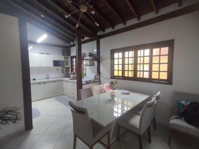 Casa para venda em Centro de 125.00m² com 2 Quartos, 1 Suite e 2 Garagens