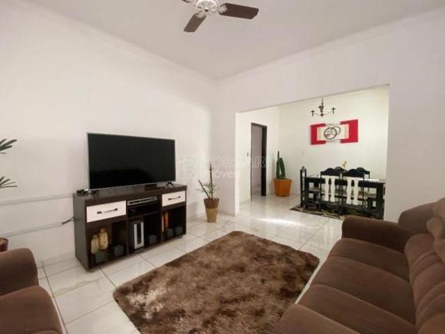 Casa para venda em Centro de 138.00m² com 3 Quartos e 2 Garagens