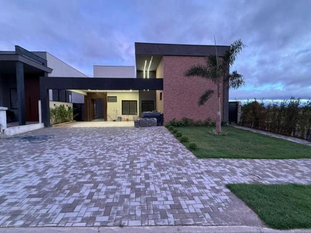 Casa para venda em Centro de 240.00m² com 4 Quartos, 4 Suites e 6 Garagens