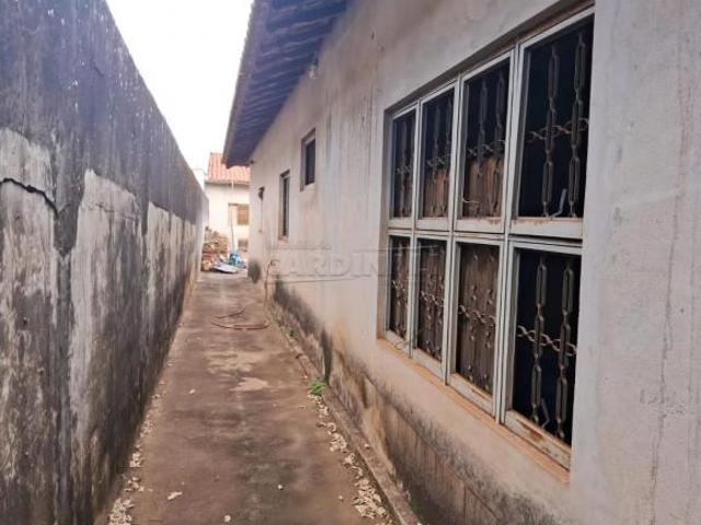 Casa para venda em Centro de 242.00m² com 3 Quartos, 1 Suite e 3 Garagens