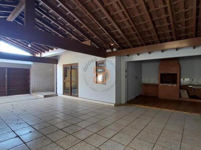 Casa para venda em Centro de 244.00m² com 4 Quartos, 2 Suites e 4 Garagens