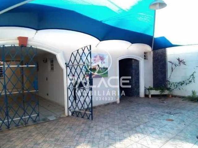 Casa para venda em Centro de 245.00m² com 4 Quartos, 1 Suite e 4 Garagens