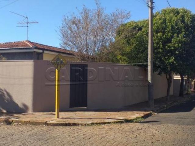 Casa para venda em Centro de 245.00m² com 3 Quartos, 1 Suite e 4 Garagens