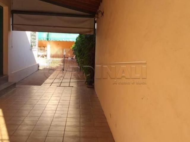 Casa para venda em Centro de 249.00m² com 3 Quartos, 1 Suite e 6 Garagens