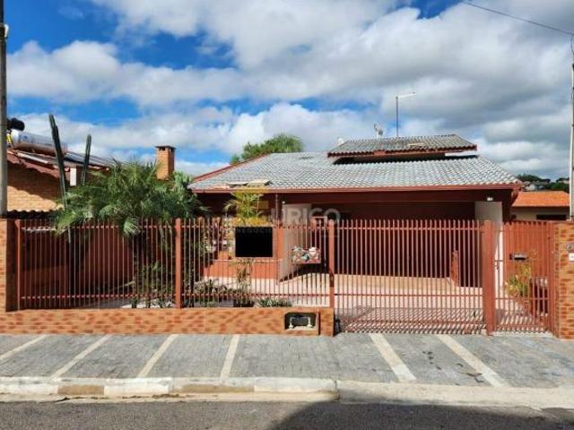 Casa para venda em Centro de 250.00m² com 3 Quartos, 1 Suite e 4 Garagens