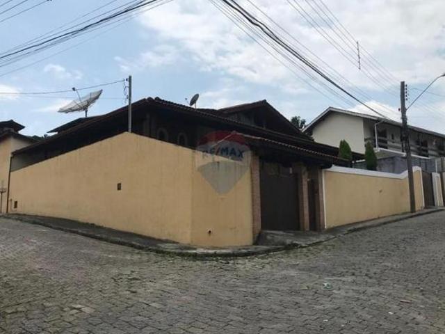 Casa para venda em Centro de 250.00m² com 3 Quartos, 3 Suites e 2 Garagens