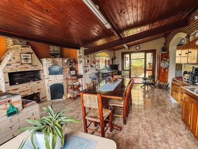 Casa para venda em Centro de 251.71m² com 4 Quartos, 2 Suites e 2 Garagens