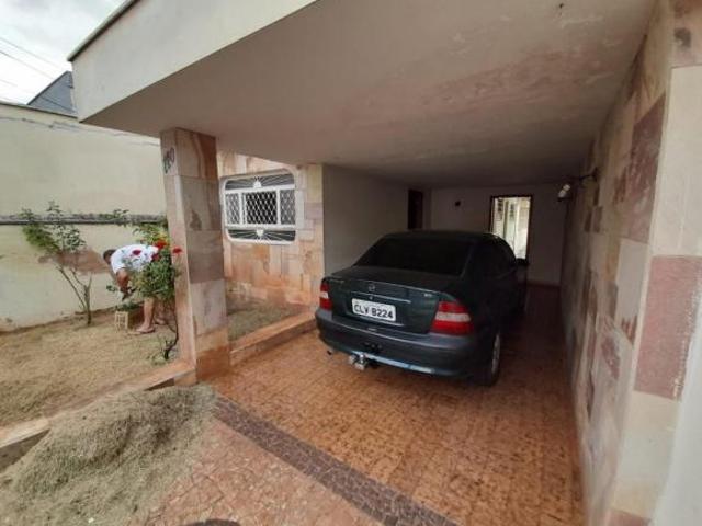 Casa para venda em Centro de 254.00m² com 3 Quartos, 1 Suite e 2 Garagens