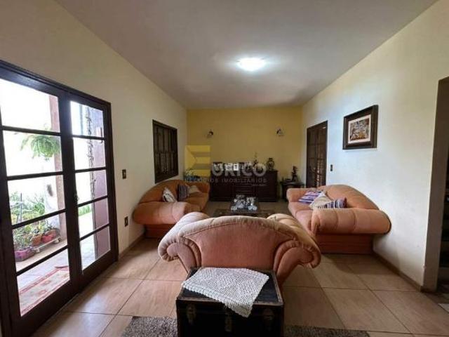 Casa para venda em Centro de 254.00m² com 4 Quartos, 2 Suites e 1 Garagem