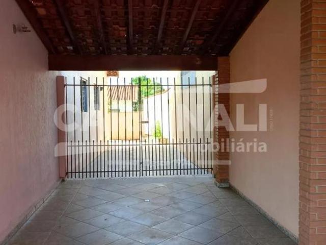 Casa para venda em Centro de 255.00m² com 3 Quartos, 1 Suite e 4 Garagens