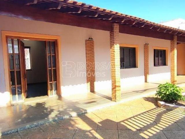 Casa para venda em Centro de 255.00m² com 4 Quartos, 1 Suite e 6 Garagens