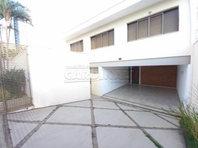 Casa para venda em Centro de 266.00m² com 4 Quartos, 2 Suites e 4 Garagens