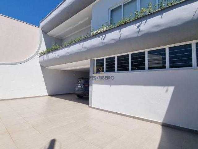 Casa para venda em Centro de 270.00m² com 3 Quartos, 1 Suite e 4 Garagens