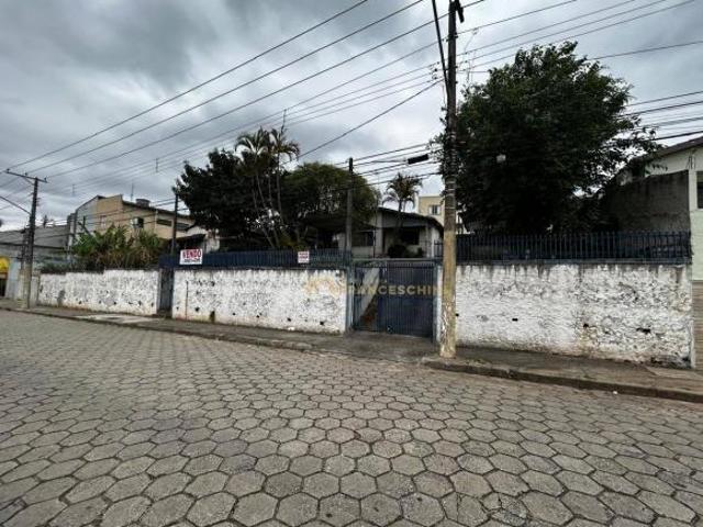 Casa para venda em Centro de 270.00m² com 3 Quartos e 6 Garagens