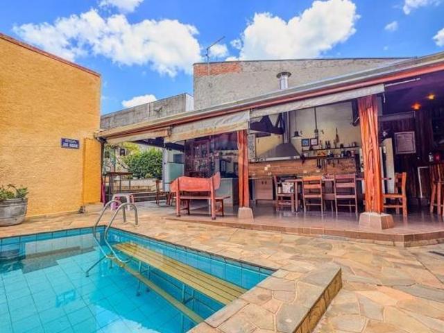 Casa para venda em Centro de 271.00m² com 3 Quartos, 2 Suites e 2 Garagens