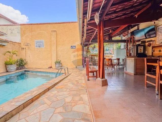Casa para venda em Centro de 271.00m² com 3 Quartos, 2 Suites e 2 Garagens