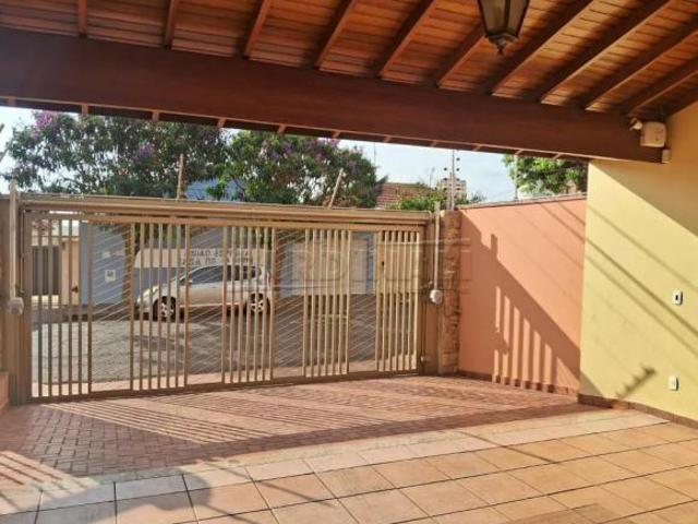 Casa para venda em Centro de 283.00m² com 3 Quartos, 3 Suites e 4 Garagens
