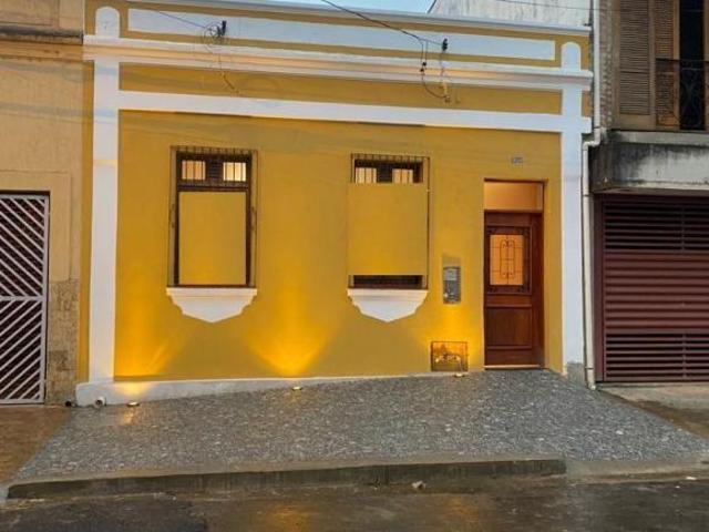 Casa para venda em Centro de 280.00m² com 1 Quarto, 1 Suite e 1 Garagem