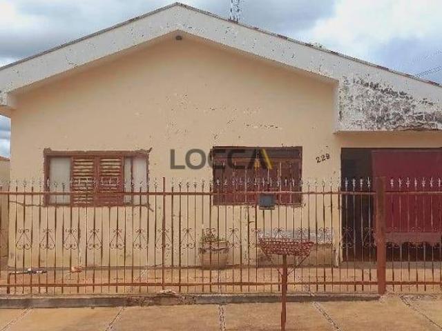 Casa para venda em Centro de 280.00m² com 4 Quartos e 2 Garagens