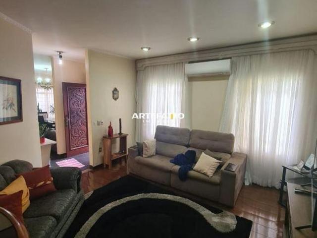 Casa para venda em Centro de 282.00m² com 4 Quartos, 2 Suites e 4 Garagens