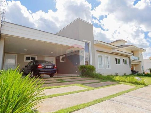 Casa para venda em Centro de 284.04m² com 3 Quartos, 3 Suites e 4 Garagens