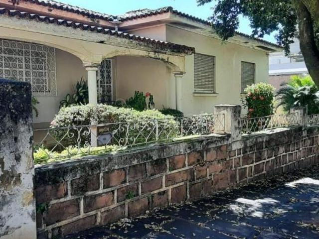Casa para venda em Centro de 285.00m² com 4 Quartos e 6 Garagens