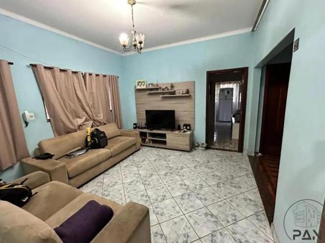 Casa para venda em Centro de 200.00m² com 3 Quartos e 4 Garagens