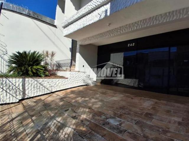 Casa para venda em Centro de 201.00m² com 5 Quartos, 1 Suite e 2 Garagens