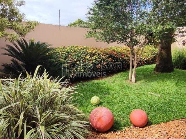 Casa para venda em Centro de 202.00m² com 2 Quartos e 5 Garagens