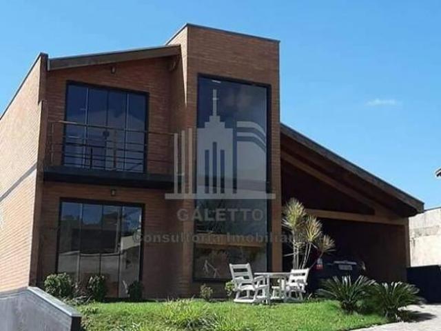 Casa para venda em CENTRO de 202.15m² com 3 Quartos, 1 Suite e 4 Garagens