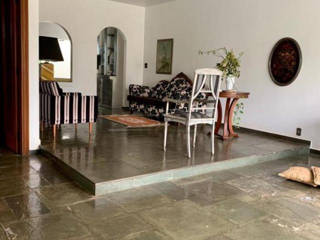 Casa para venda em Centro de 204.00m² com 3 Quartos, 1 Suite e 2 Garagens