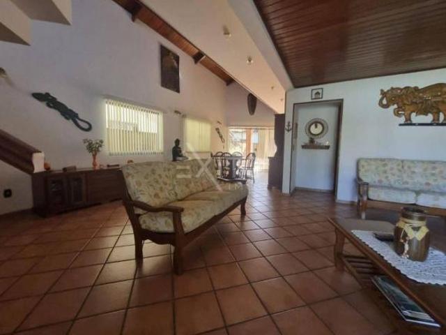 Casa para venda em Centro de 205.00m² com 2 Quartos e 2 Suites
