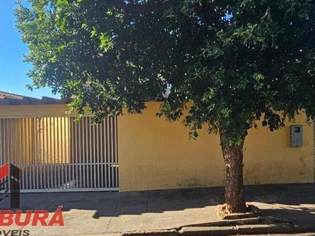 Casa para venda em Centro de 209.00m² com 3 Quartos e 2 Garagens
