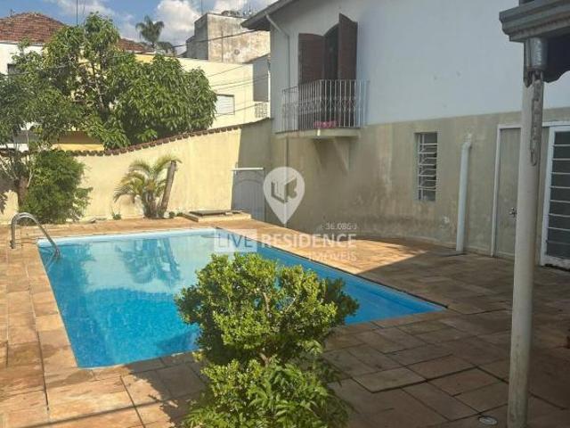 Casa para venda em Centro de 217.00m² com 1 Quarto e 2 Garagens