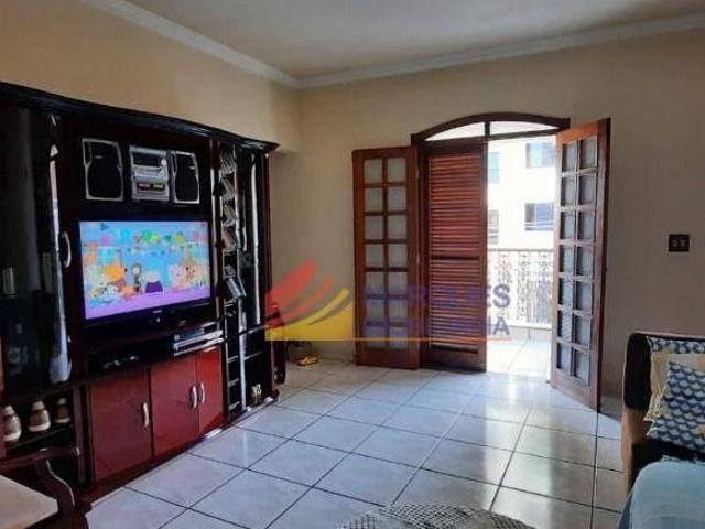 Casa para venda em Centro de 214.00m² com 3 Quartos, 2 Suites e 3 Garagens