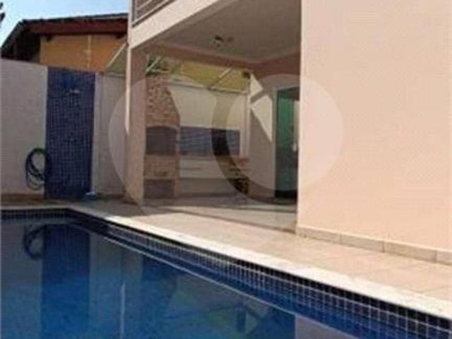Casa para venda em Centro de 215.00m² com 4 Quartos, 3 Suites e 4 Garagens