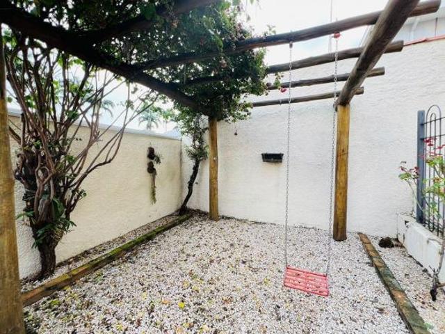 Casa para venda em Centro de 220.00m² com 3 Quartos, 2 Suites e 3 Garagens